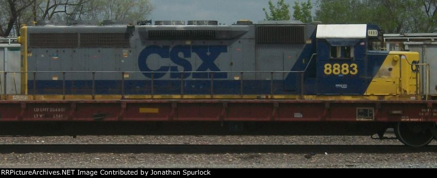 CSX 8883, engineer's side view